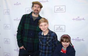 Jason Lee Net Worth | Wife | Children | Age | TV Shows | Height | Bio ...