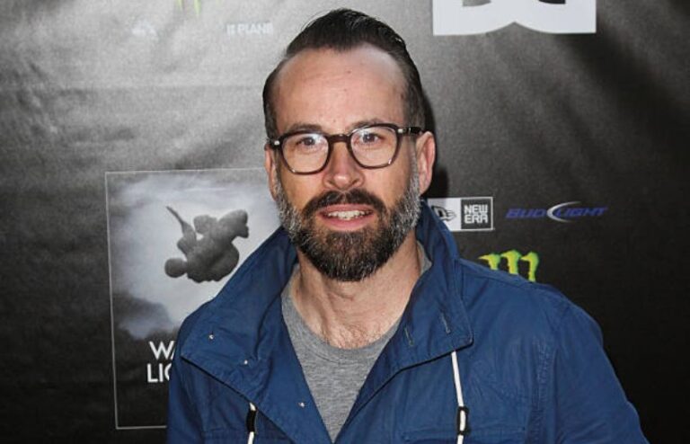 Jason Lee Net Worth | Wife | Children | Age | TV Shows | Height | Bio ...