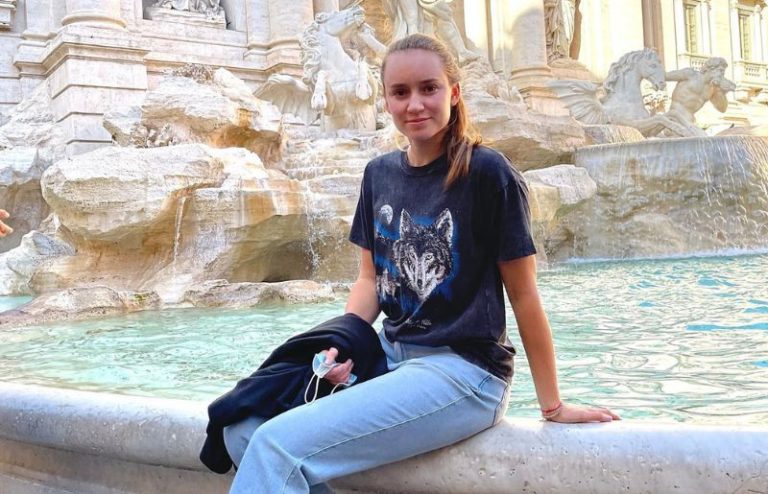 Elena Rybakina Net Worth | Height | Photos | Ranking | Instagram | Bio ...